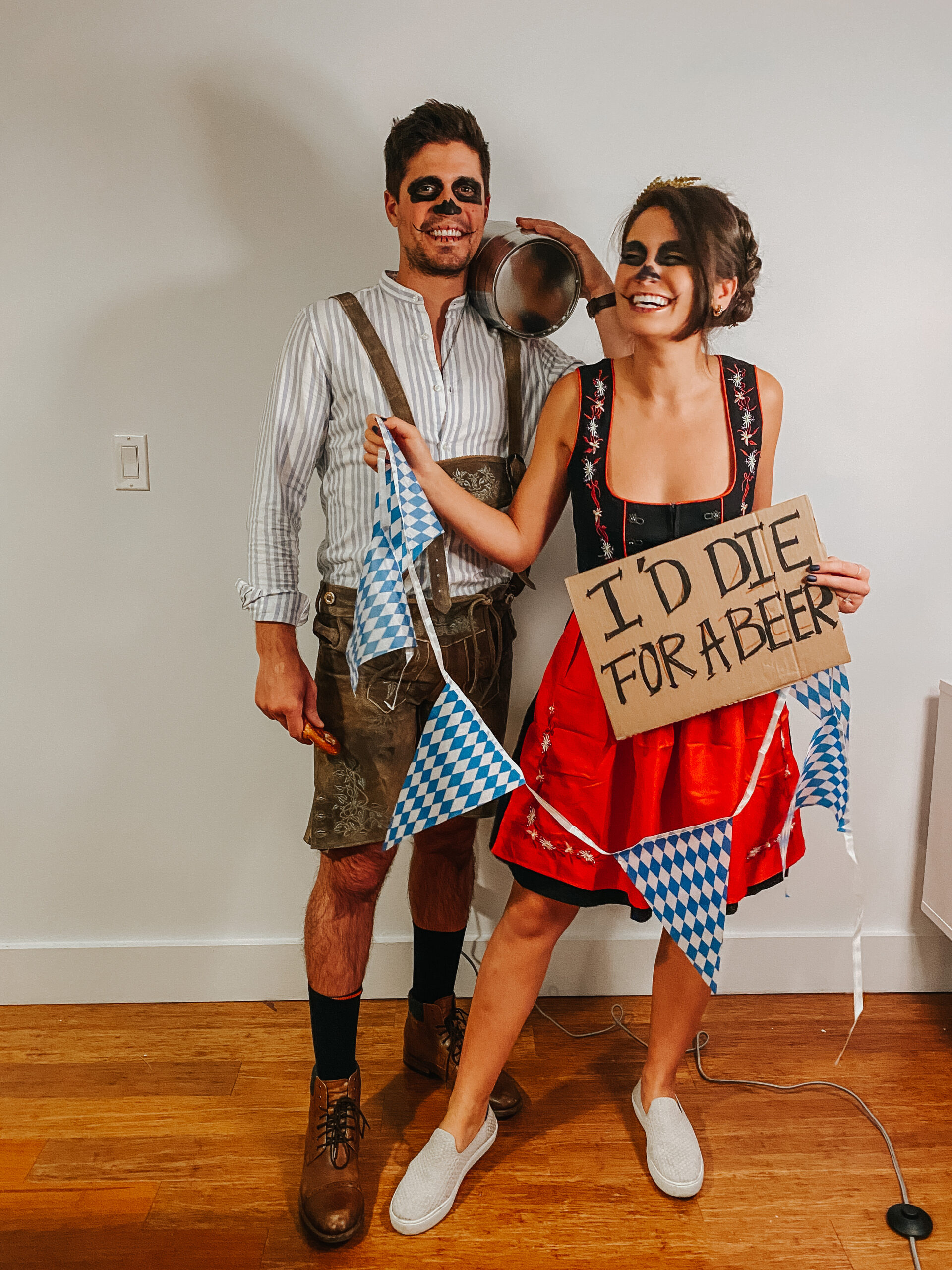 Witty Couples Halloween Costume: “I would die for a beer” Oktoberfest ...
